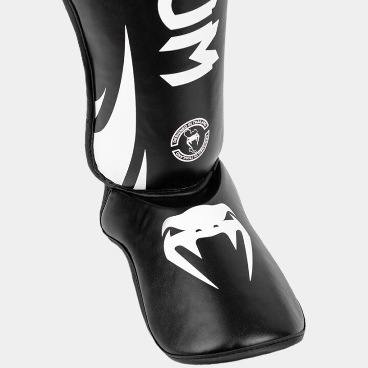 Protector Tibial - Venum Challenger (Negro/Blanco) | MMA Espartano